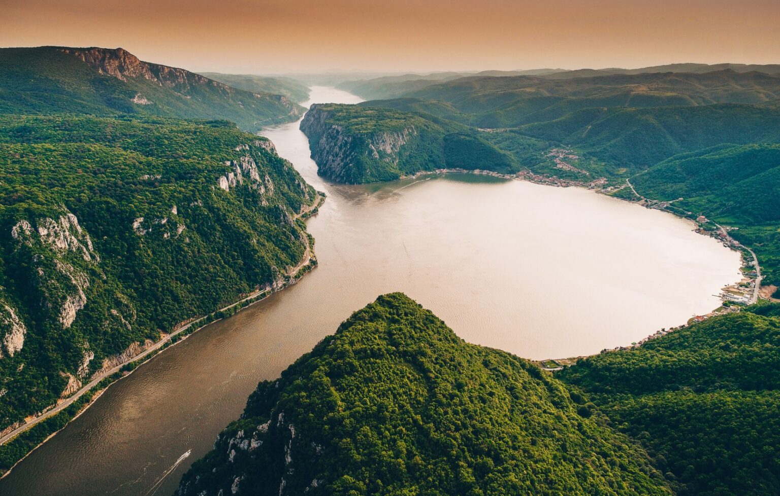 Obiective turistice în Clisura Dunării – Ce să vizitezi ...